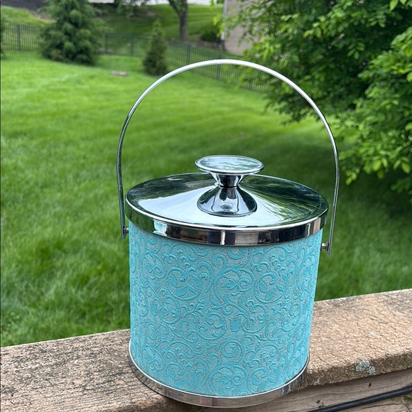 serv-master | Accents | Vintage Crome And Turquoise Swirling Vine Vinyl ...